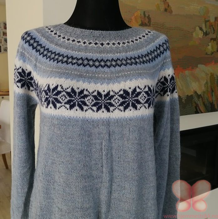 Nancy genser (M) Tåke. Alpakka | hjemmestrikk