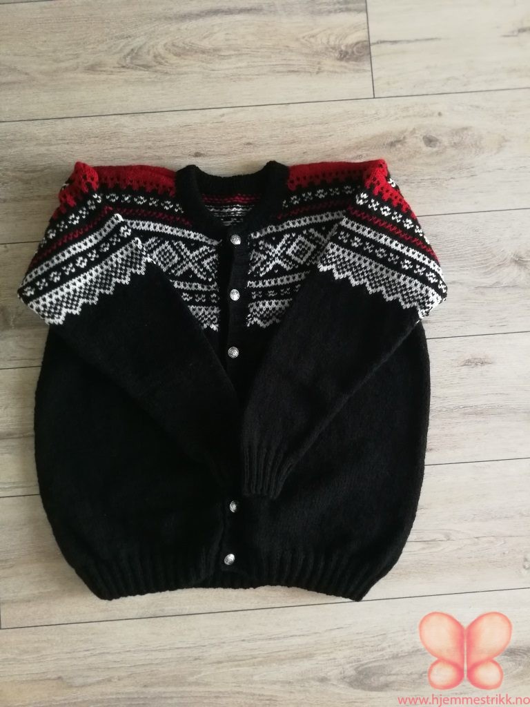Marius kofte (L) Sort/rød | hjemmestrikk